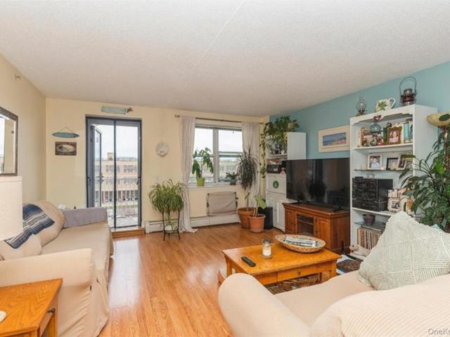 260 Beach 81st St Apt 4A, Rockaway Beach, NY 11693
