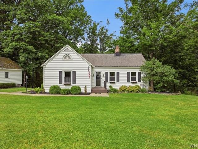 260 Girdle Rd, East Aurora, NY 14052