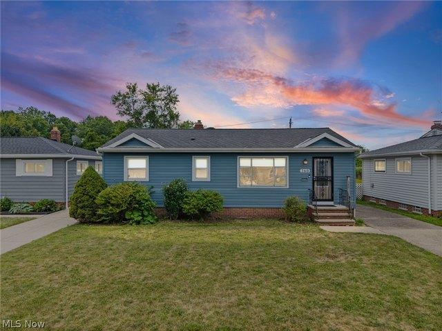 260 Deborah Ln, Bedford, OH 44146