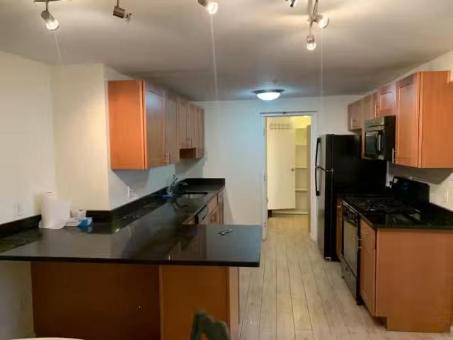 260 Dwight St #G, New Haven, CT 06511