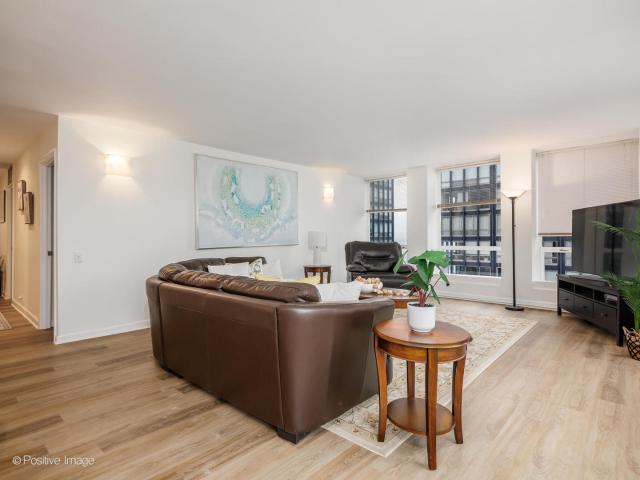 260 E Chestnut Street # 2507