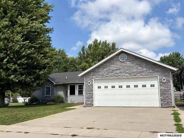 260 E Henschen St, Garner, IA 50438