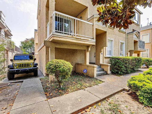 260 Estabrook St