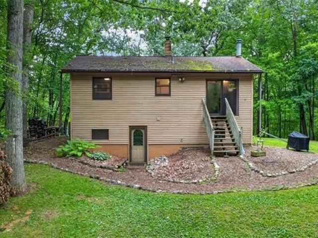 260 Faust Dr, Brandon, MI 48462