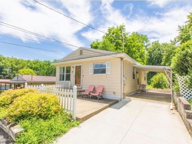 260 Horn St, Barberton, OH 44203
