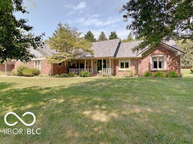 260 Lake Dr, Greenwood, IN 46142