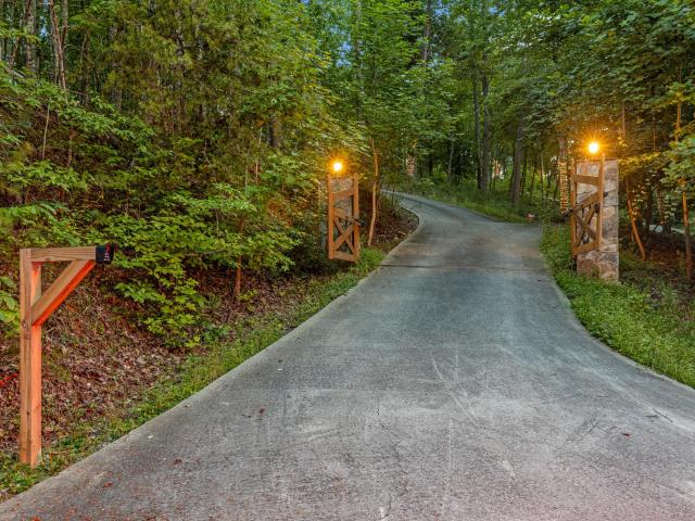 260 Lakeside Lodge Lane
