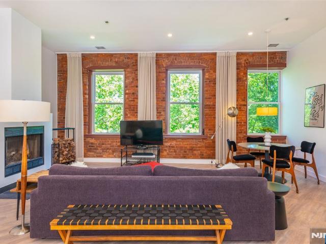 260 Main Street # 313