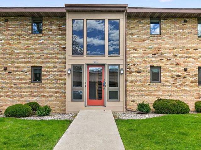 260 N Campbell Rd Unit B, Oshkosh, WI 54902