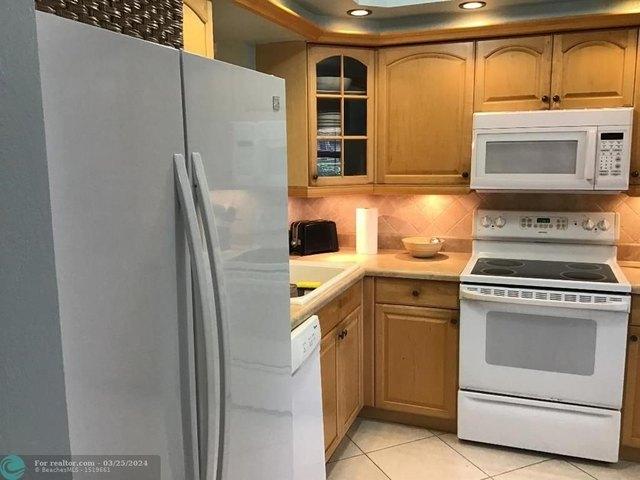 260 NW 76th Ave Apt 201, Margate, FL 33063