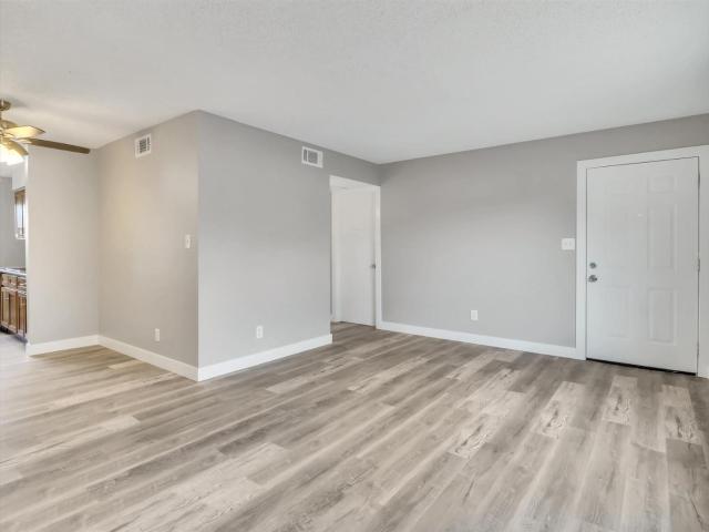 260 W 8th Avenue # 124