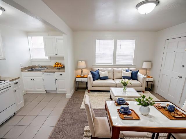 260 W Ardmore Place