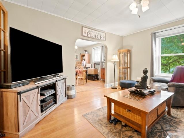 260 W Franklin St