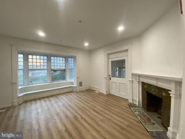 260 W Johnson Street # 2L