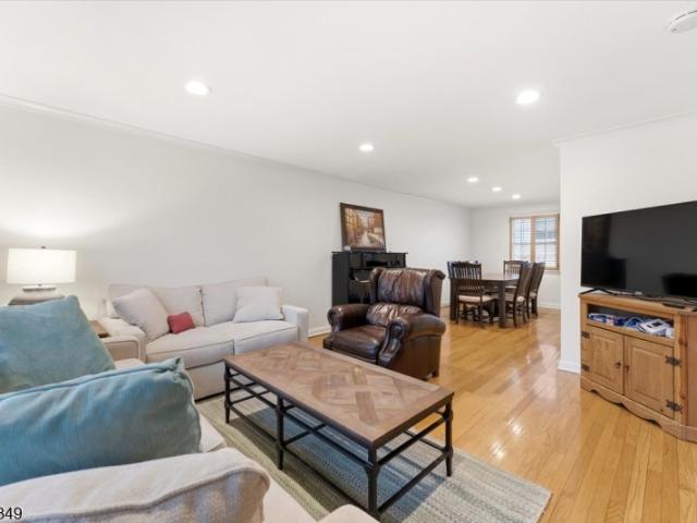 260 Walnut St # 9