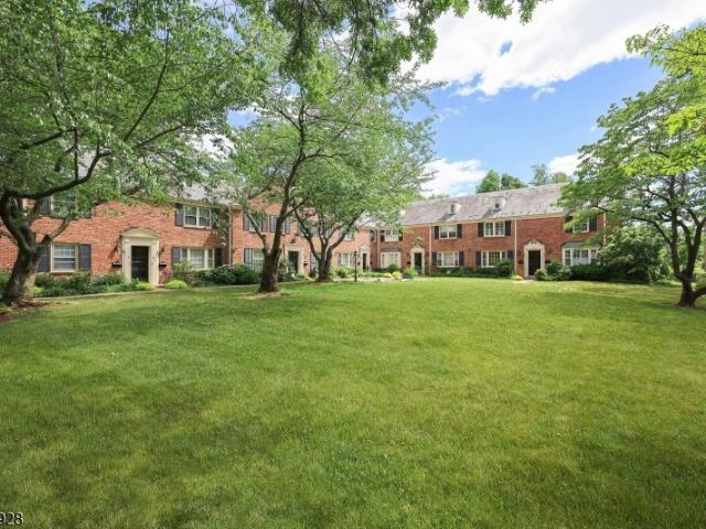 260 Walnut Street, Unit 10