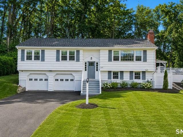 260 Weeping Willow Ln, Fairfield, CT 06825