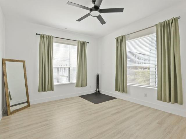 2614 N Carroll Avenue # 101