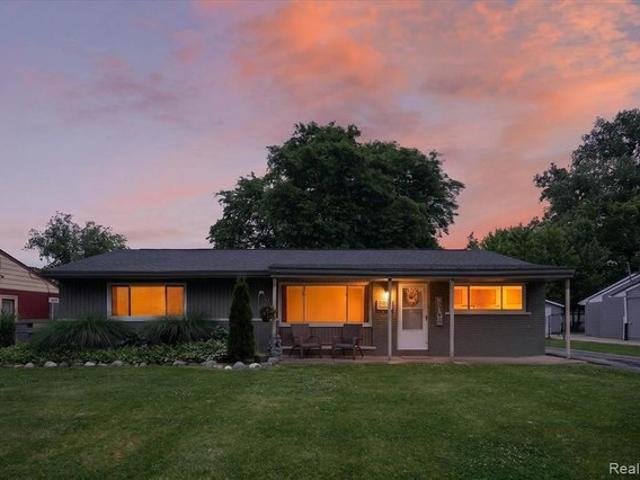 2614 Penna Dr, West Bloomfield Township, MI 48324