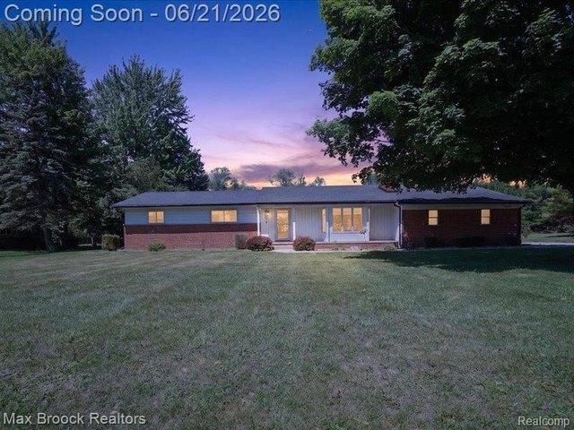 26159 Meadowview Dr, Farmington Hills, MI 48331