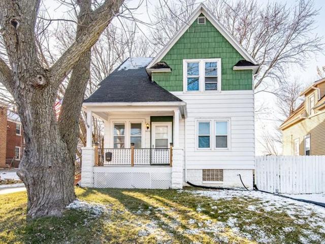 2615 N Wauwatosa Ave, Wauwatosa, WI 53213