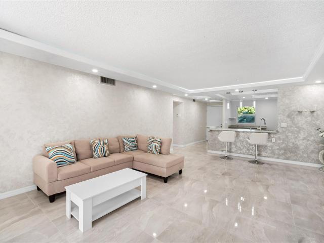 2615 NE 3rd St, Unit 220, Boynton Beach, FL 33435 | MLS #F10555