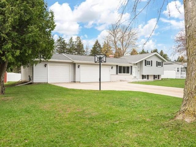 2615 Bay Port Ln, Green Bay, WI 54313