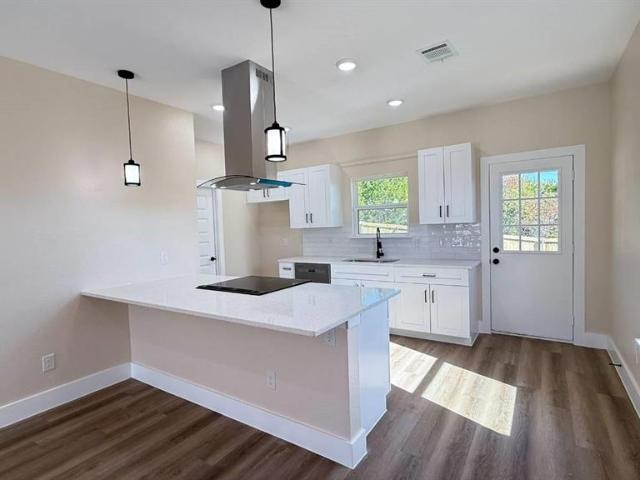 2615 Creekview Drive