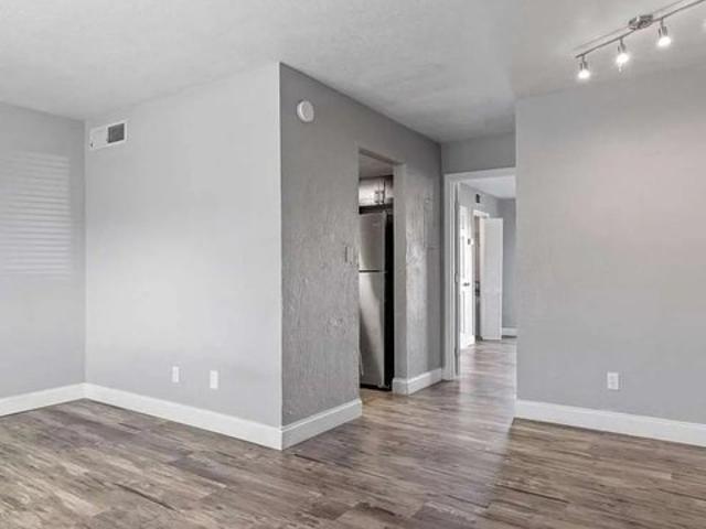 2616 Mission Rd, Tallahassee, FL 32304