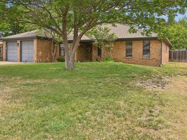 2616 N Dogwood Ln, Pampa, TX 79065