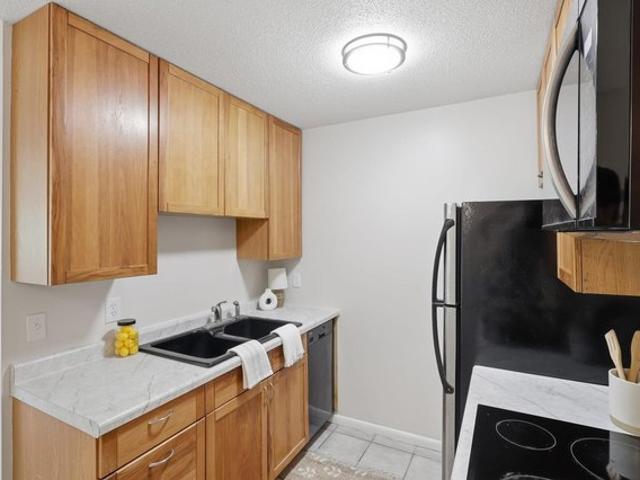 2616 Harriet Ave Apt 204, Minneapolis, MN 55408