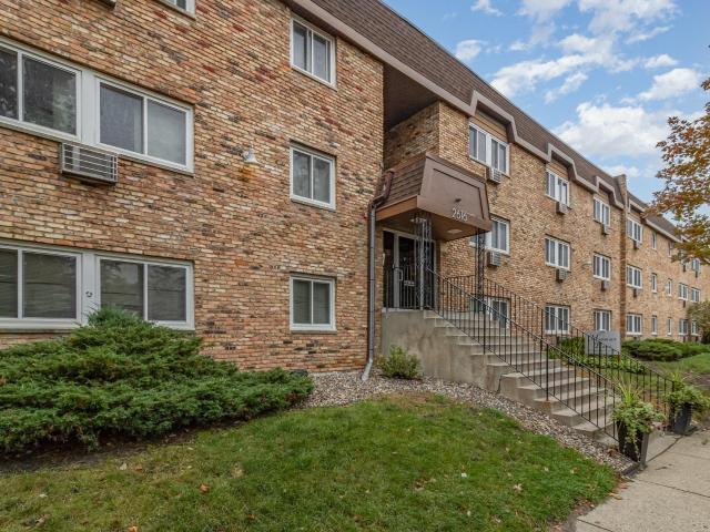 2616 Harriet Ave, Unit 303, Minneapolis, MN 55408 | MLS #7057 | Compass