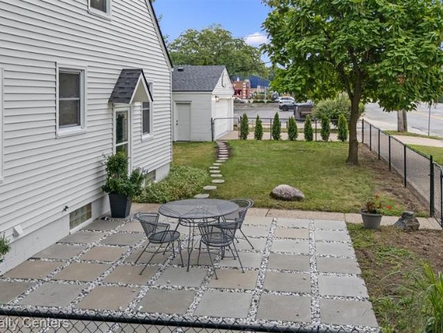 2616 Kenmore Road