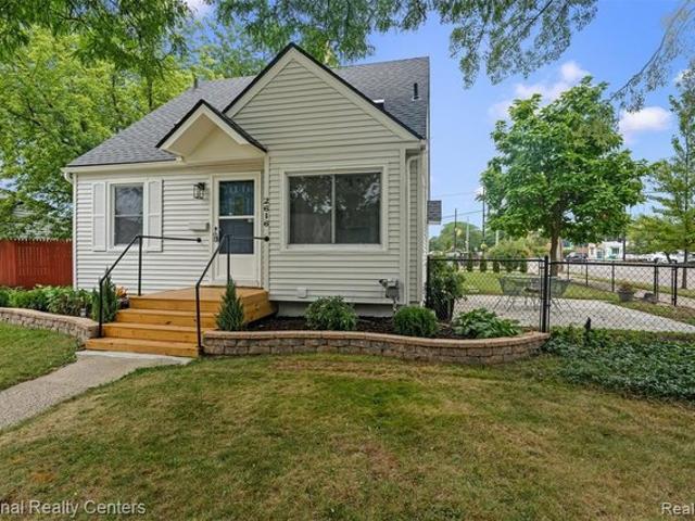 2616 Kenmore Rd E, Berkley, MI 48072