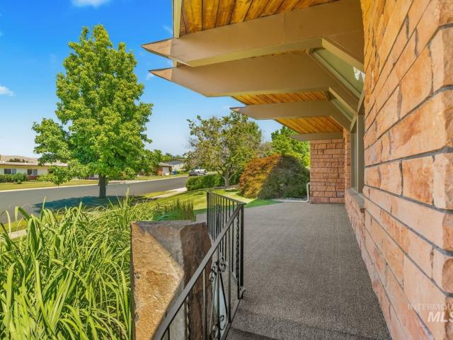 2616 Sunset Drive