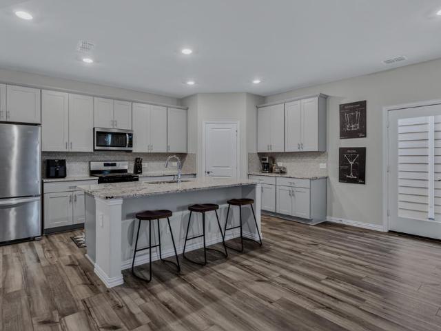2617 Kings Canyon Mews
