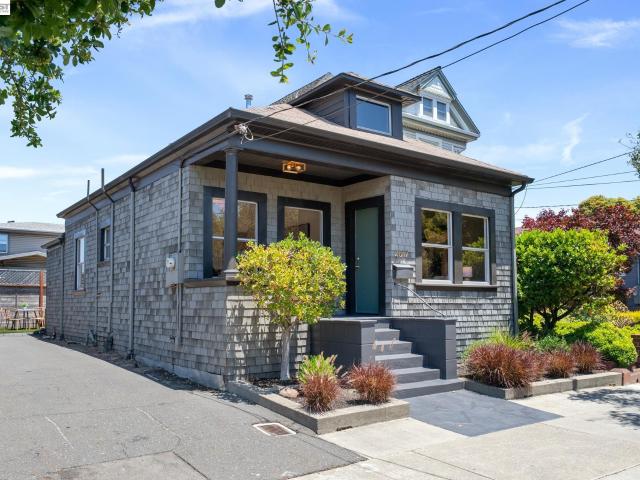 2617 Santa Clara Ave