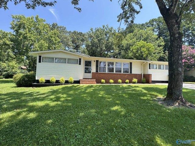 2617 Waltham Dr E, Huntsville, AL 35811