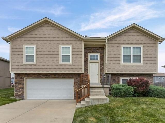 26186 W 141st Ct, Olathe, KS 66061