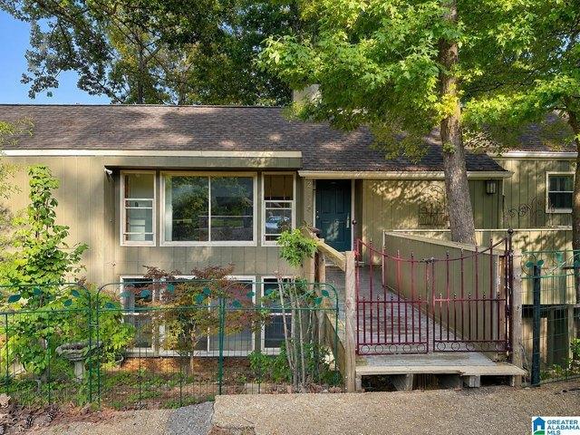 2618 Linger Ln, Hoover, AL 35226