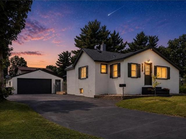 2618 S Avenue Ave E, North Saint Paul, MN 55109
