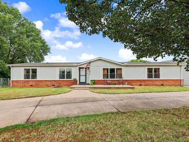 2618 W Angel St, Wichita, KS 67217
