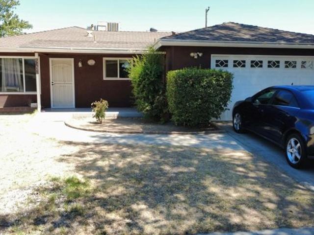 2618 W Pontiac Way, Fresno, CA 93705