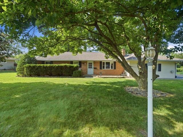 2618 W Westport Rd, Peoria, IL 61615