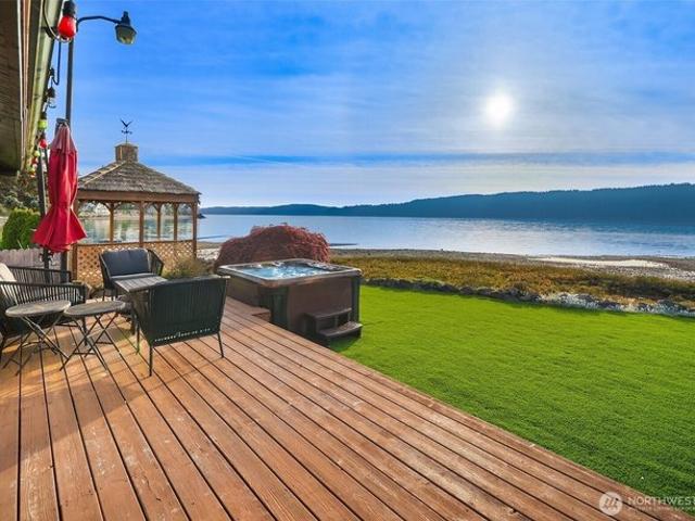 26190 N Highway 101, Hoodsport, WA 98548