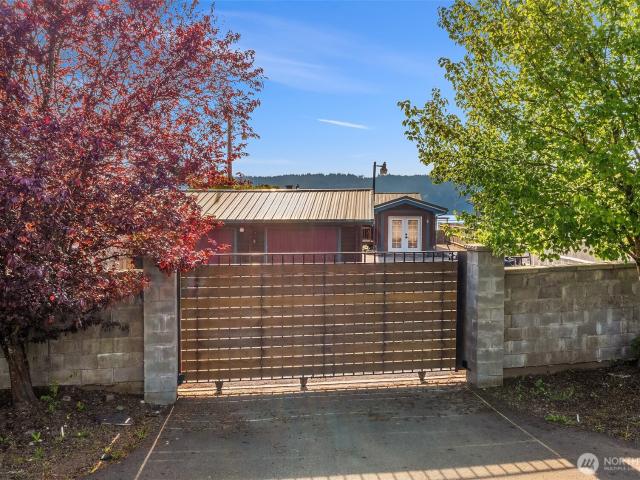 26190 N Highway 101