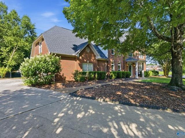 2619 Elderdale Dr SE, Owens Cross Roads, AL 35763