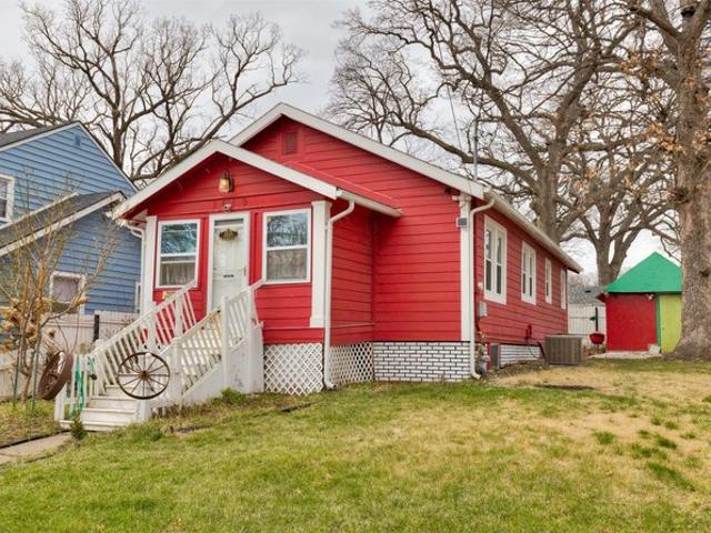 2619 Prospect Rd, Des Moines, IA 50310