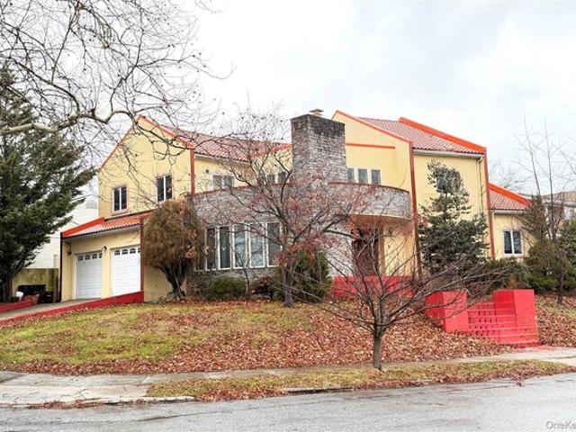 26105 Bridgewater Ave, Glen Oaks, NY 11004
