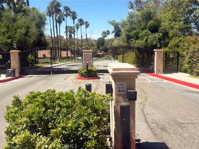 26105 Rainbow Glen Dr, Newhall, CA 91321